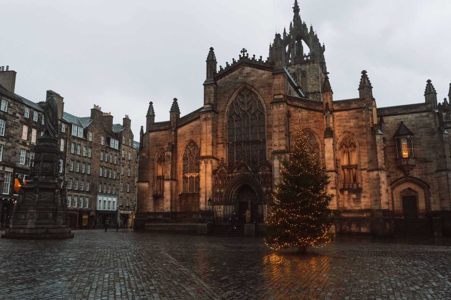 Mercado de Natal em Edimburgo: Guia Completo + Mapa
